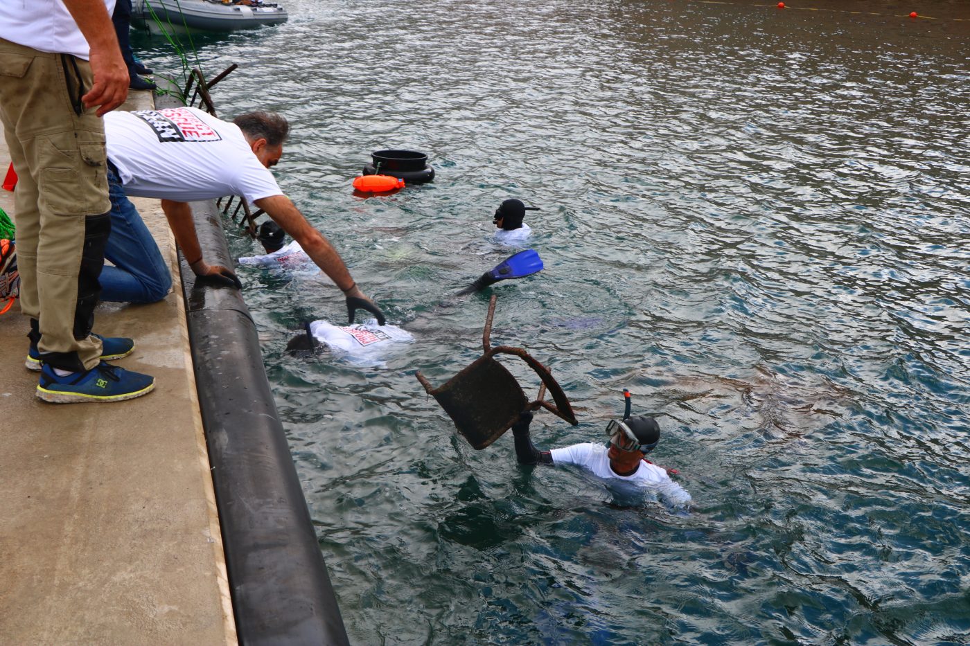 Écologie : Les pêches miraculeuses de Project Rescue Ocean - Dis-leur